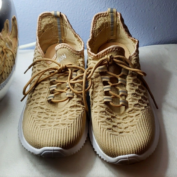 Danskin | Shoes | Danskin Beige Sneaker Casual Comfort Athletic Shoes ...